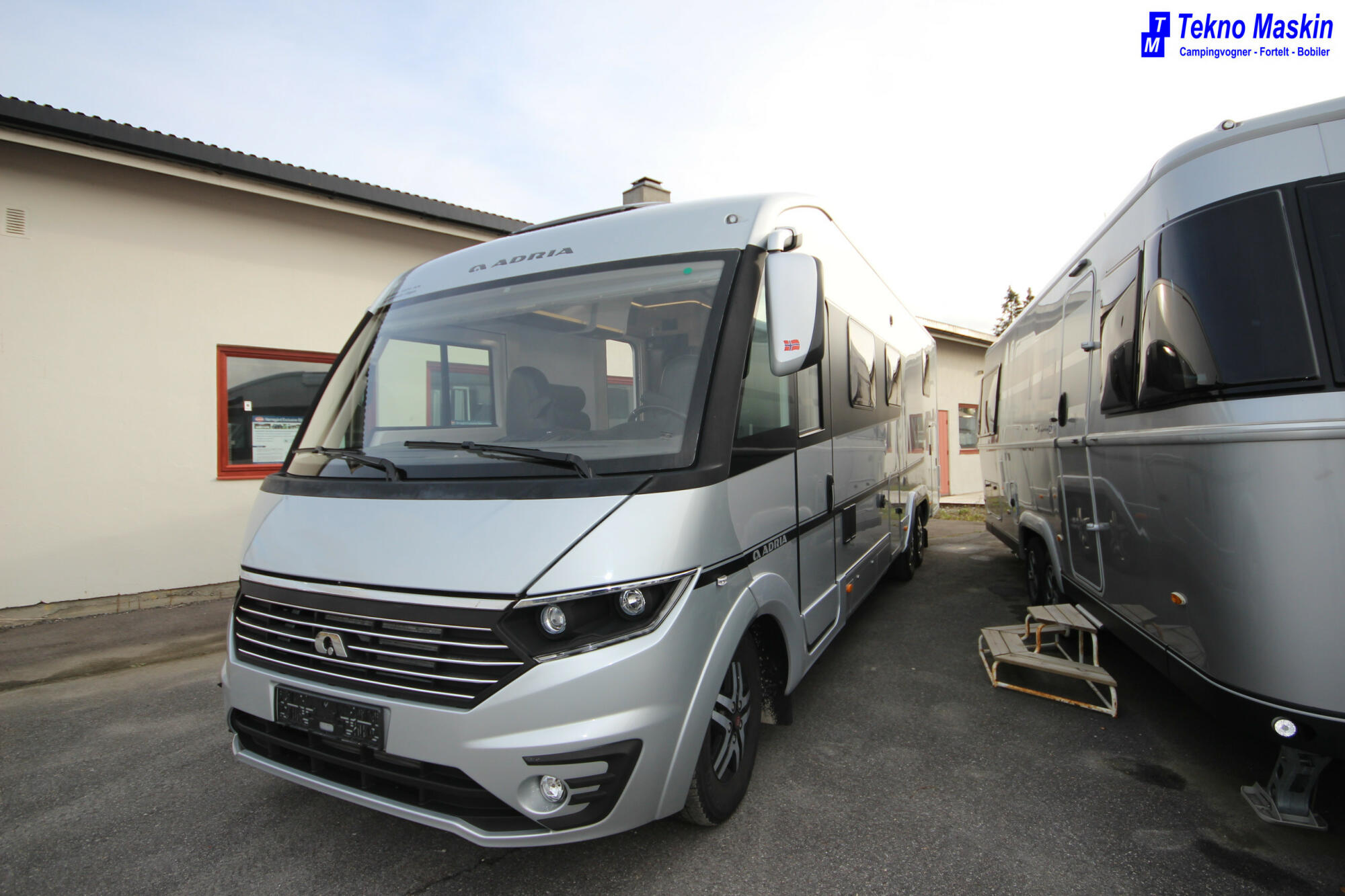 Adria SUPREME 810SC 9 Trinn Aut Hydrauliske støtteben-Aircon i bodel ...