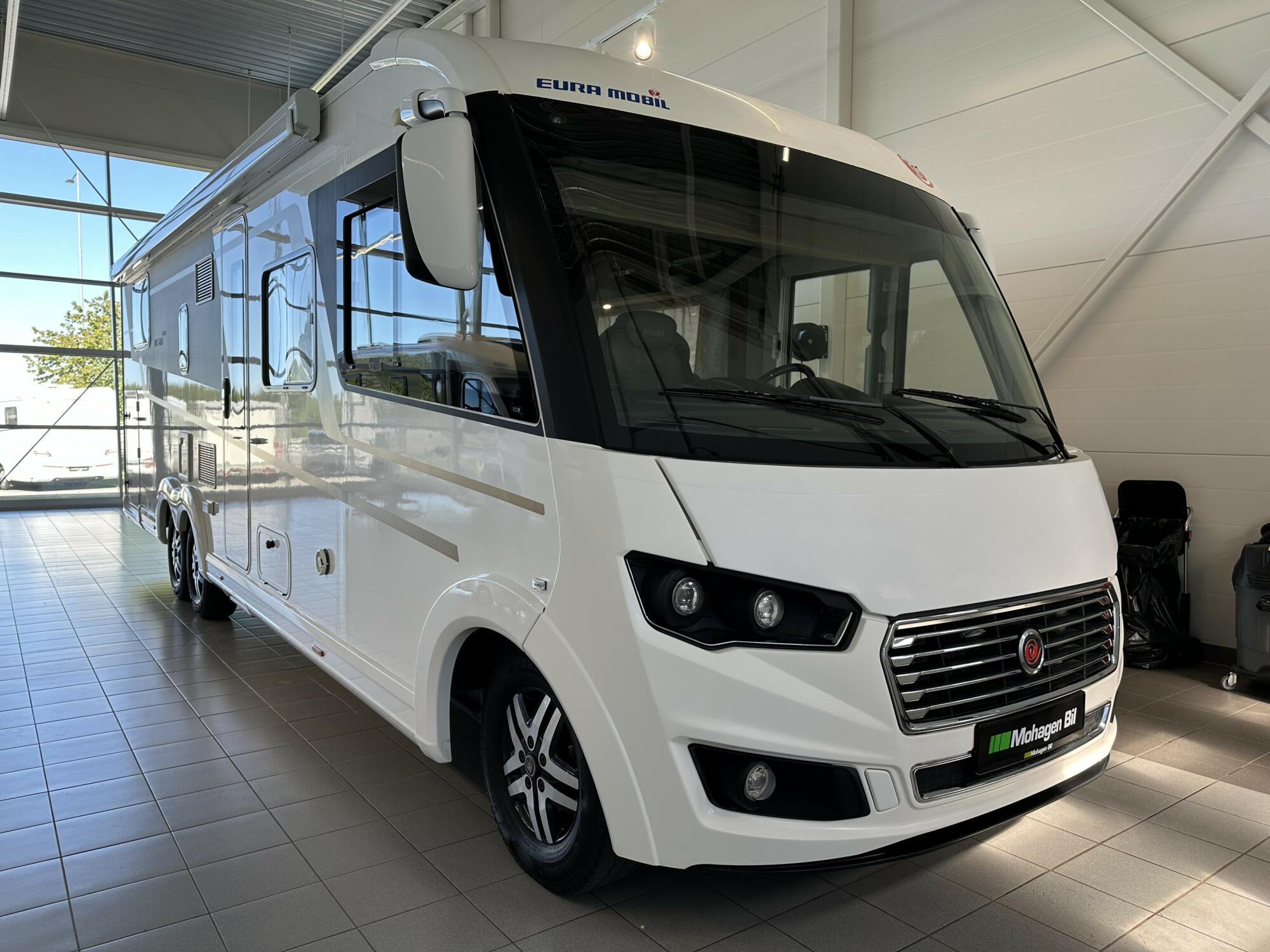 Eura Mobil Integra 890 QB Automat 177HK Godt Utstyrt! - Bobiler ...