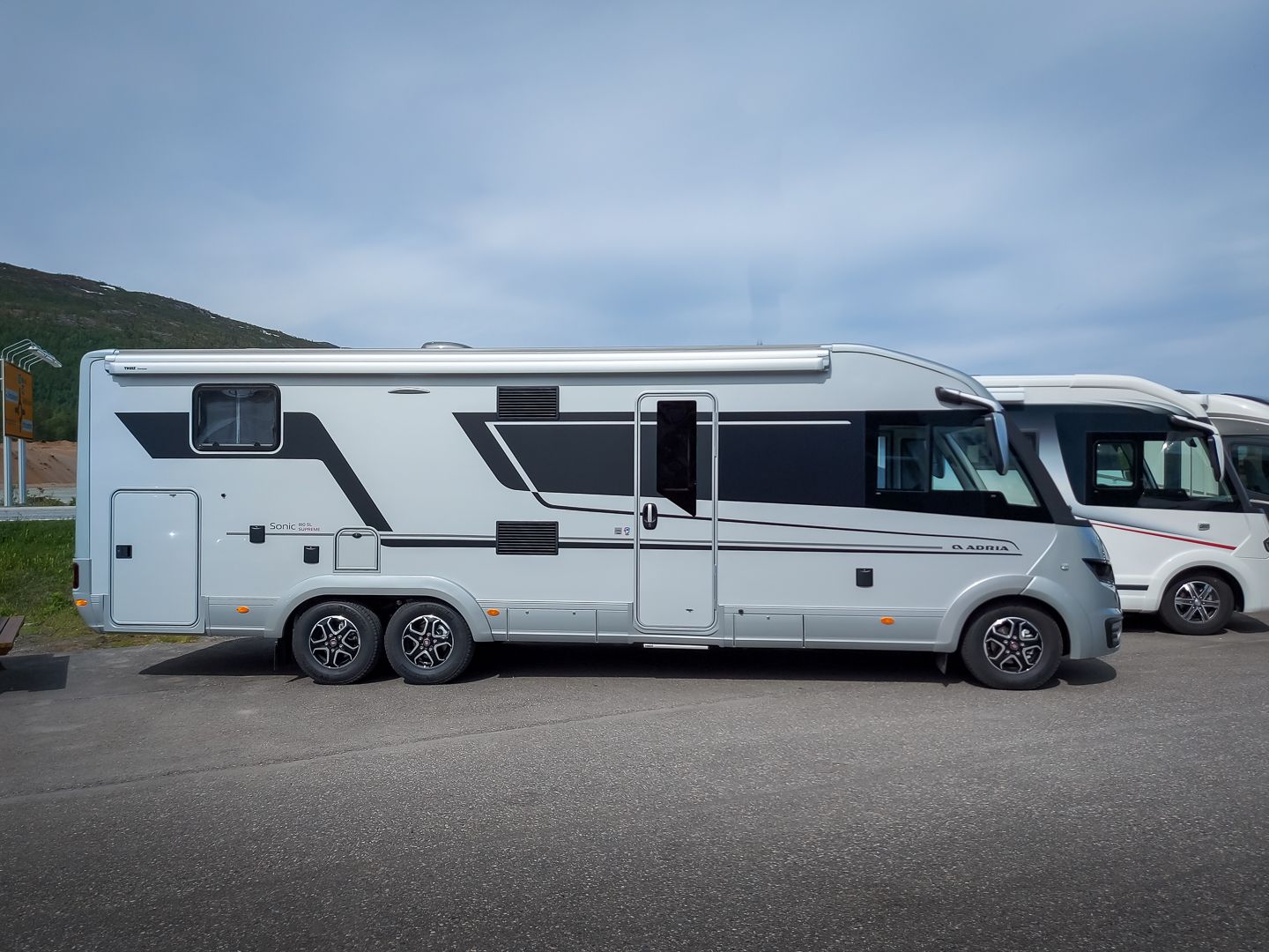 Adria Sonic Supreme I 810 SL 2021 Bobiler